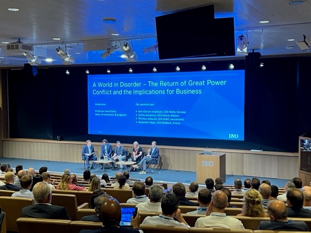 Leading through increasing global turbulence takes center stage at EMBA ...