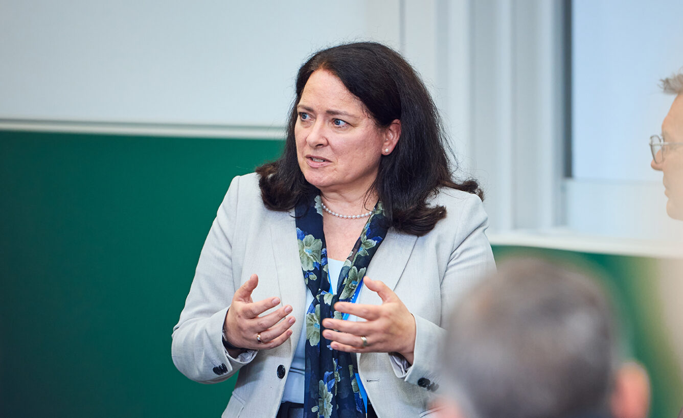 Senior executive course to develop breakthrough ideas